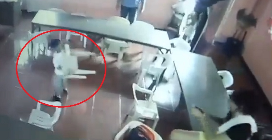 (Video)Budak Sekolah Lucu Tertidur Dalam Kelas, Mamai Sampai 'Tergalas' Kerusi Ketika Mahu ...