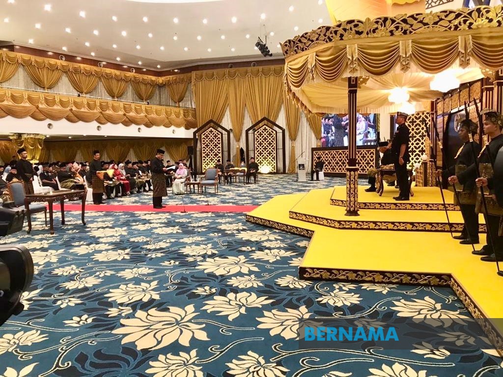 10 Exco Melaka Angkat Sumpah Jawatan Di Hadapan Yang Dipertua Negeri