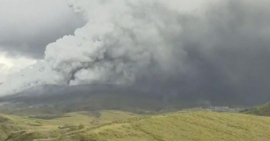 Jepun: Letupan Gunung Berapi Aso, Abu Dan Asap Setinggi 3.5 KM