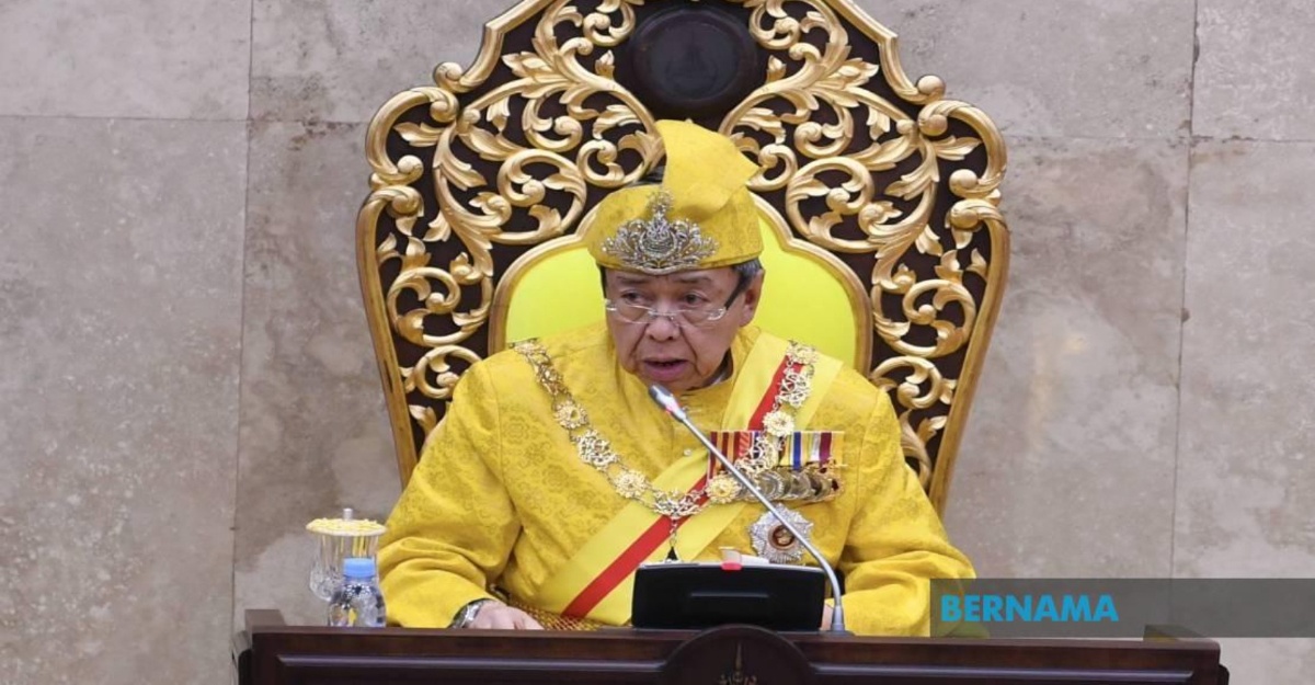 Hormati Kemangkatan Ratu Elizabeth II, Bendera Selangor Dikibar Separuh ...