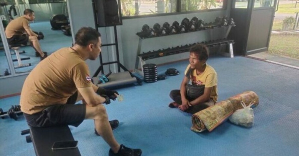 Hilang Kerja & Tiada Duit, Lelaki Nekad Jalan Kaki Pulang Ke Kampung Sejauh 1,350KM