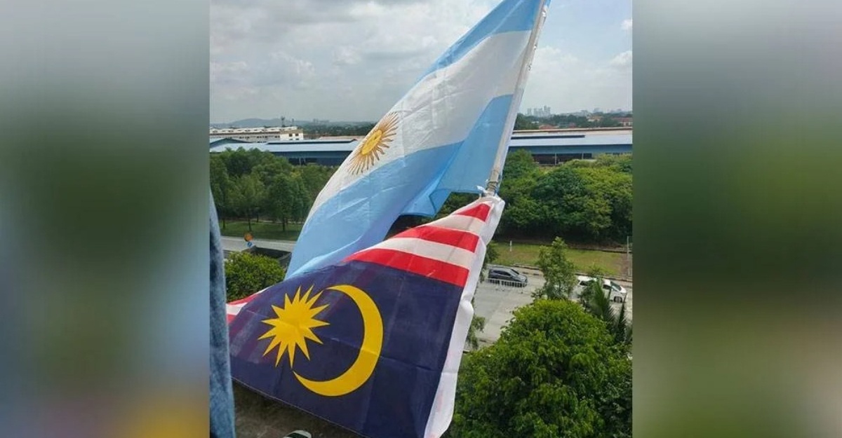 Warga Asing Pasang, Biarkan Bendera Malaysia Terbalik Ditahan Polis