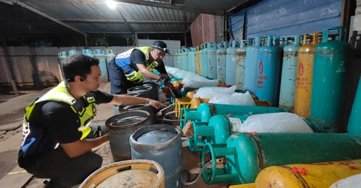 Stor Haram Disyaki Tempat Melakukan Aktiviti Penyelewengan LPG Diserbu Penguat Kuasa KPDN