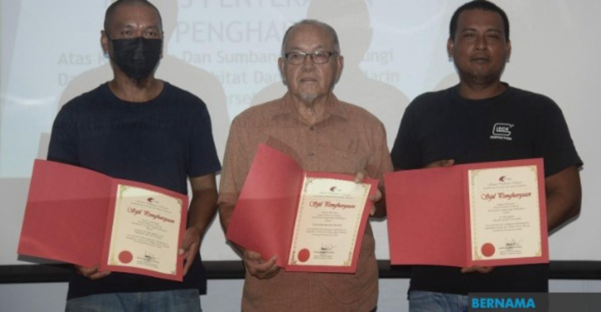 Tiga Nelayan Labuan Selamatkan Telur Penyu, Ikan Lumba-lumba Dapat ...