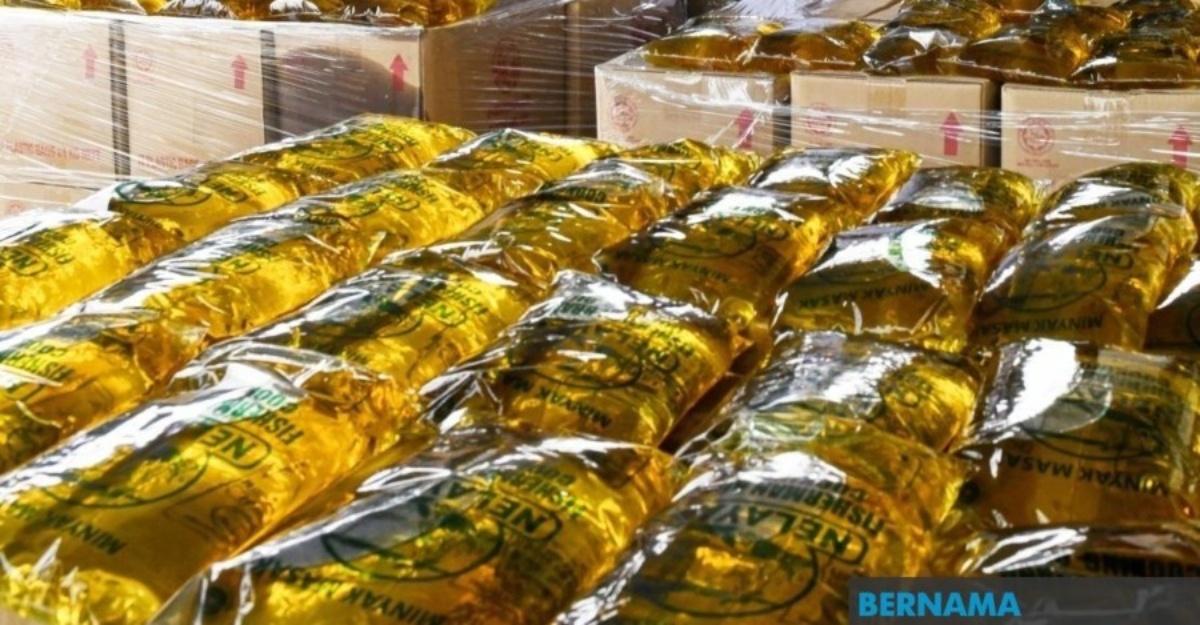 Pasar Raya Diserbu Simpan Minyak Masak Bersubsidi Lebih Had