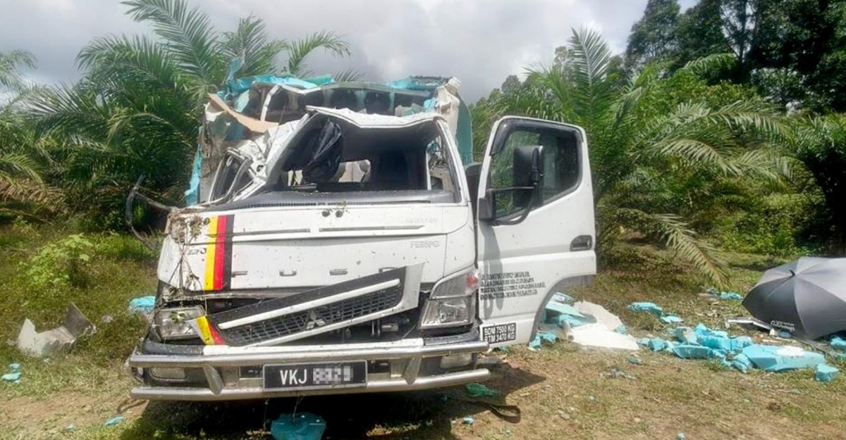 Pemandu Maut, Penumpang Cedera Lori Jatuh Gaung Di Kuala Krai