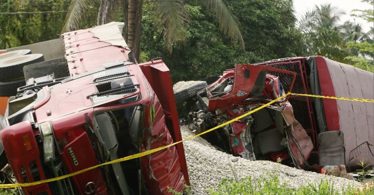 Pemandu Lori Pasir Terbabit Nahas FRU Ditahan, Negatif Dadah - Polis