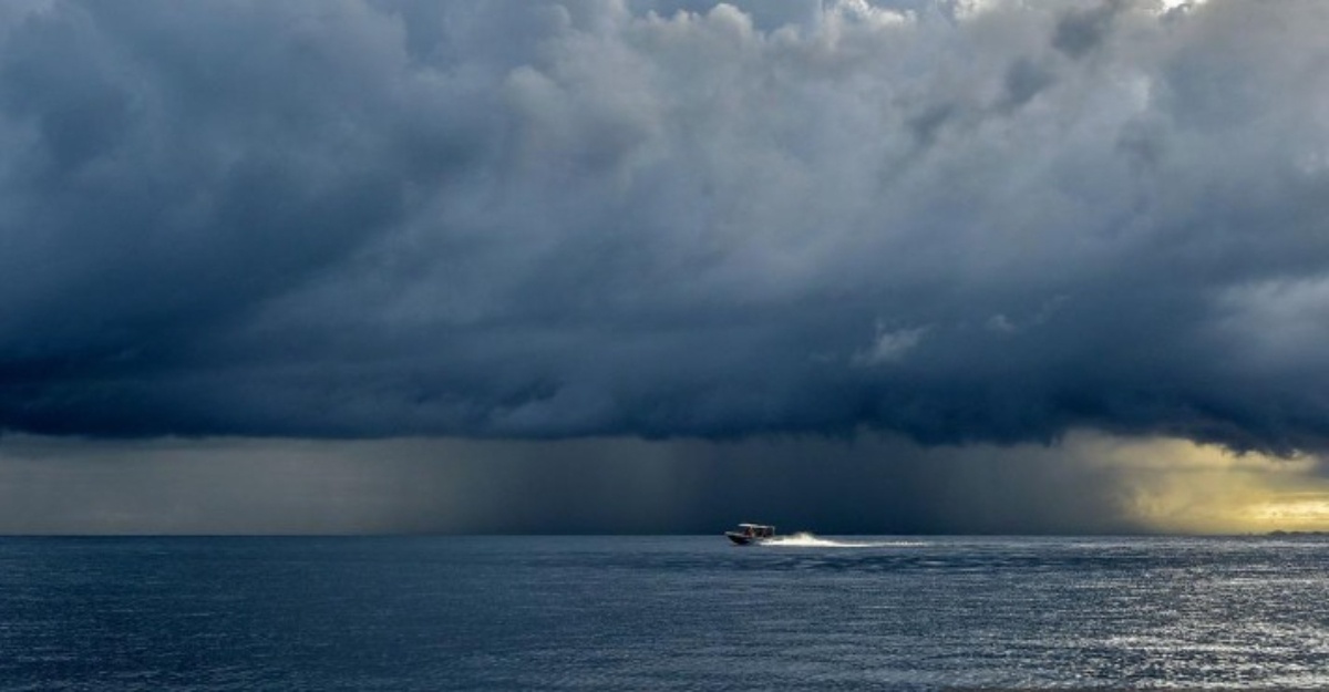 Ribut Petir, Hujan Lebat Di Kebanyakan Negeri Hingga Malam Ini