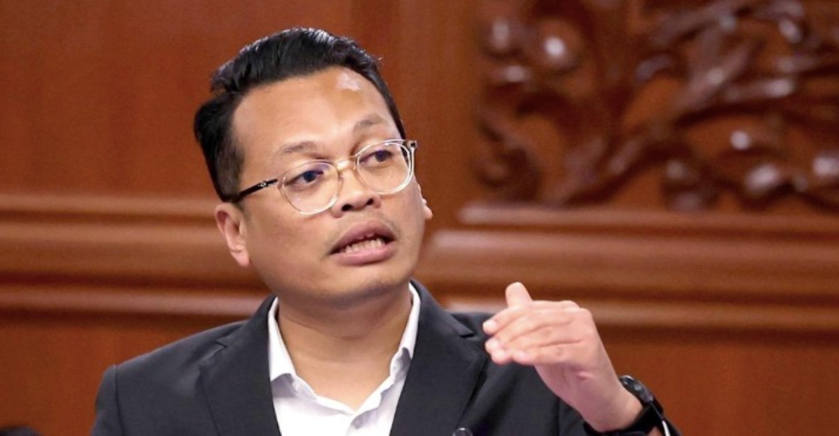 Nik Nazmi Umum Letak Jawatan Menteri