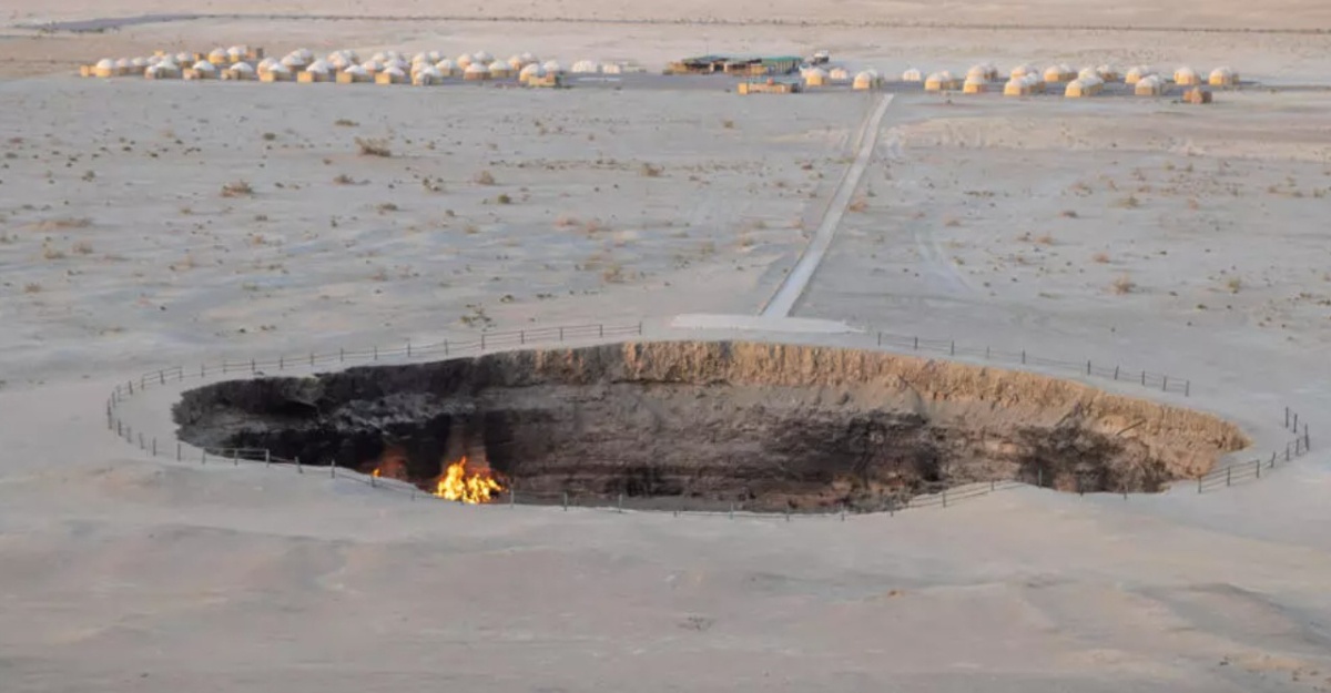 Menyala Sejak 1971, Api Kawah Digelar 'Pintu Neraka' Hampir Padam