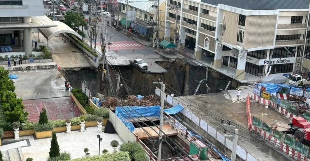 Tanah Mendap, Jalan Runtuh Di Thailand Sebabkan Lubang Besar Muncul
